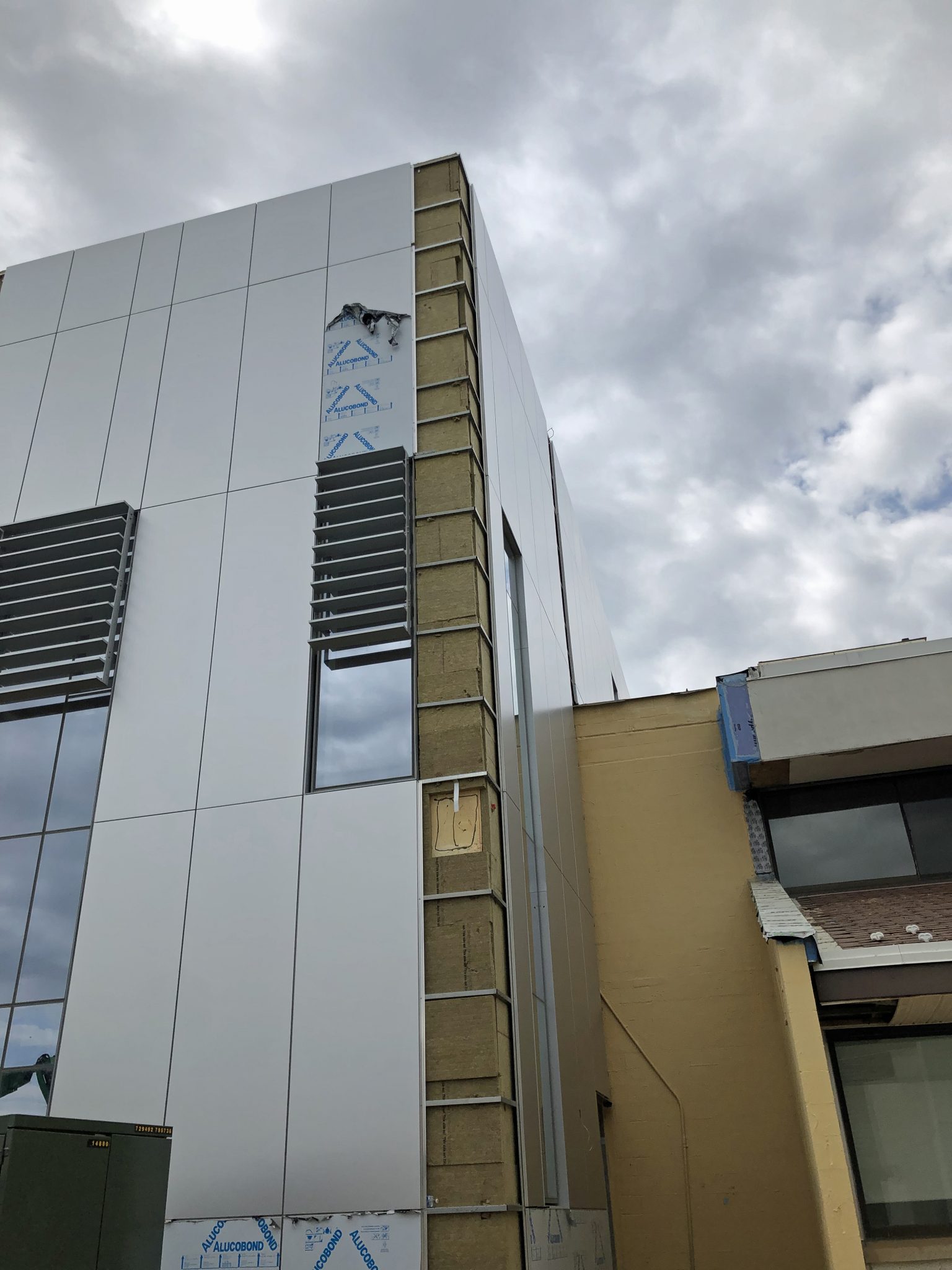 Using Metal Panels with KNIGHT WALL SYSTEMS® - Knight Wall Systems